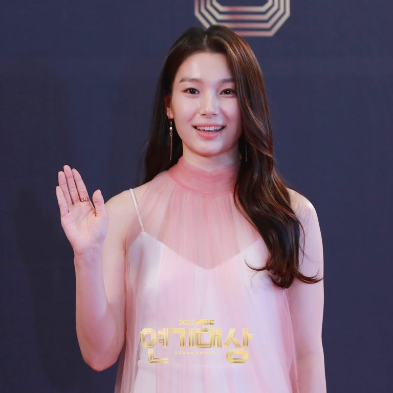 Stars Rock The Red Carpet At The 2022 MBC Drama Awards | Soompi