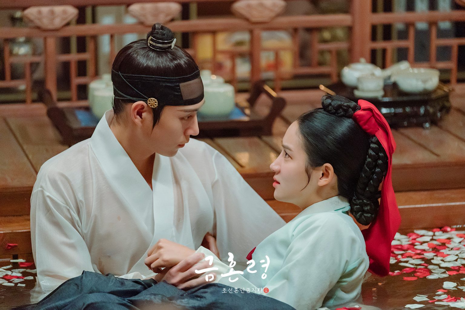 Kim Young Dae And Park Ju Hyun Are Alone In The Bath Together In "The Forbidden Marriage" | Soompi