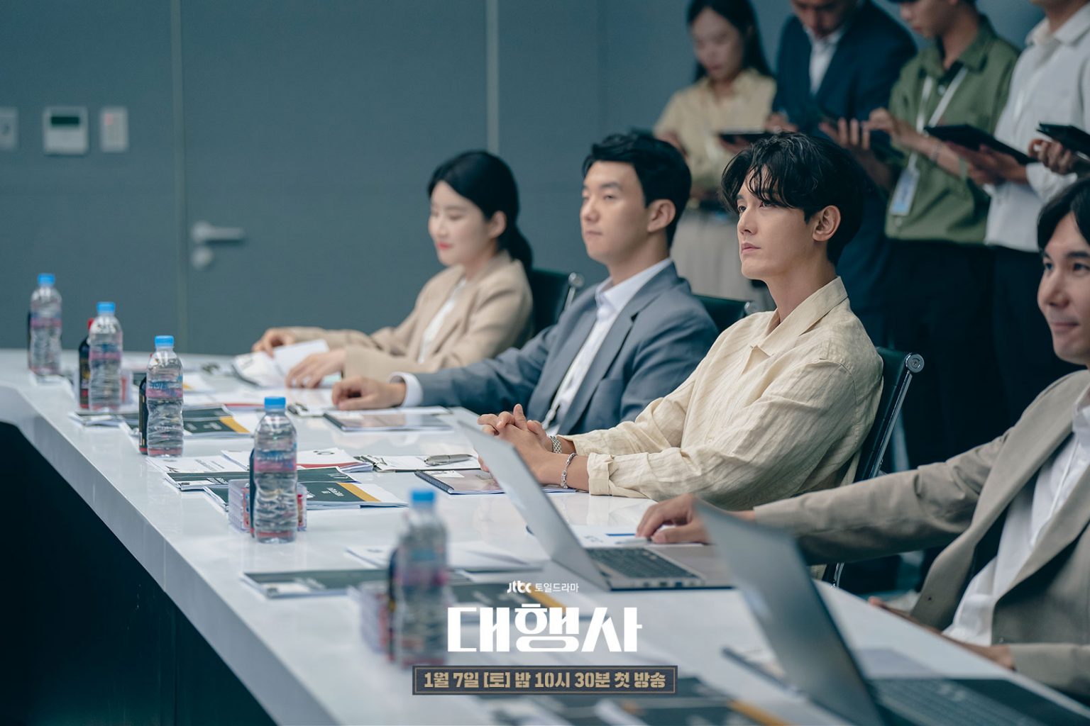 Lee Ki Woo Cannot Hide His Feelings For Lee Bo Young When They Meet For ...