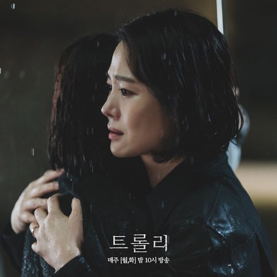 Kim Hyun Joo Embraces Jung Soo Bin Tightly With Teary Eyes In "Trolley ...
