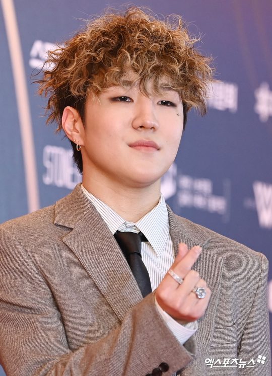 Stars Walk The Red Carpet At The 32nd Seoul Music Awards | Soompi