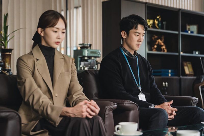 Yoo Yeon Seok Is In A Tight Spot During An Unsolicited Meeting With ...