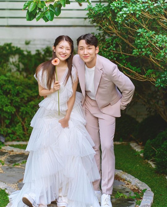 Yukika And MAP6's Minhyuk Make A Beautiful Couple In New Wedding Photos | Soompi