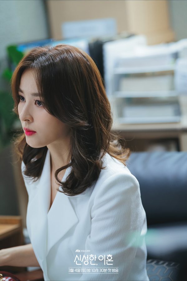 Han Hye Jins Seemingly Perfect Life Gets Uprooted By Her Affair And Custody Battle In Divorce