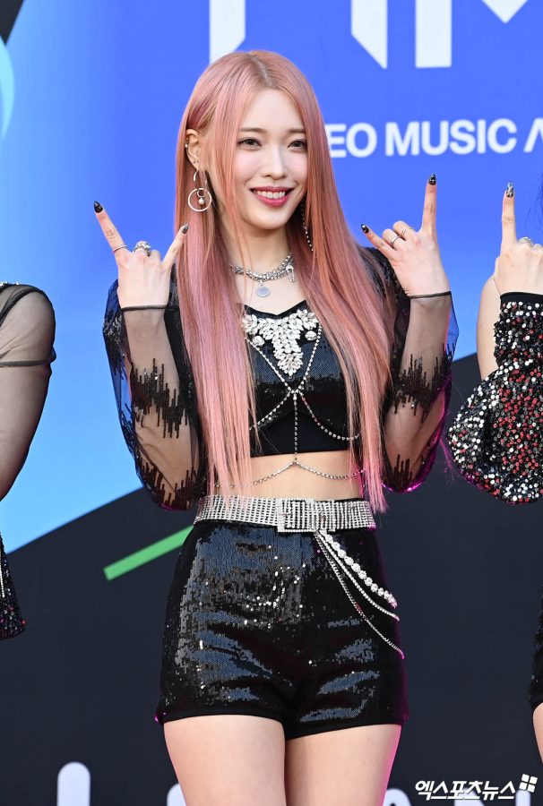 Stars Walk The Hanteo Music Awards 2022 Red Carpet | Soompi