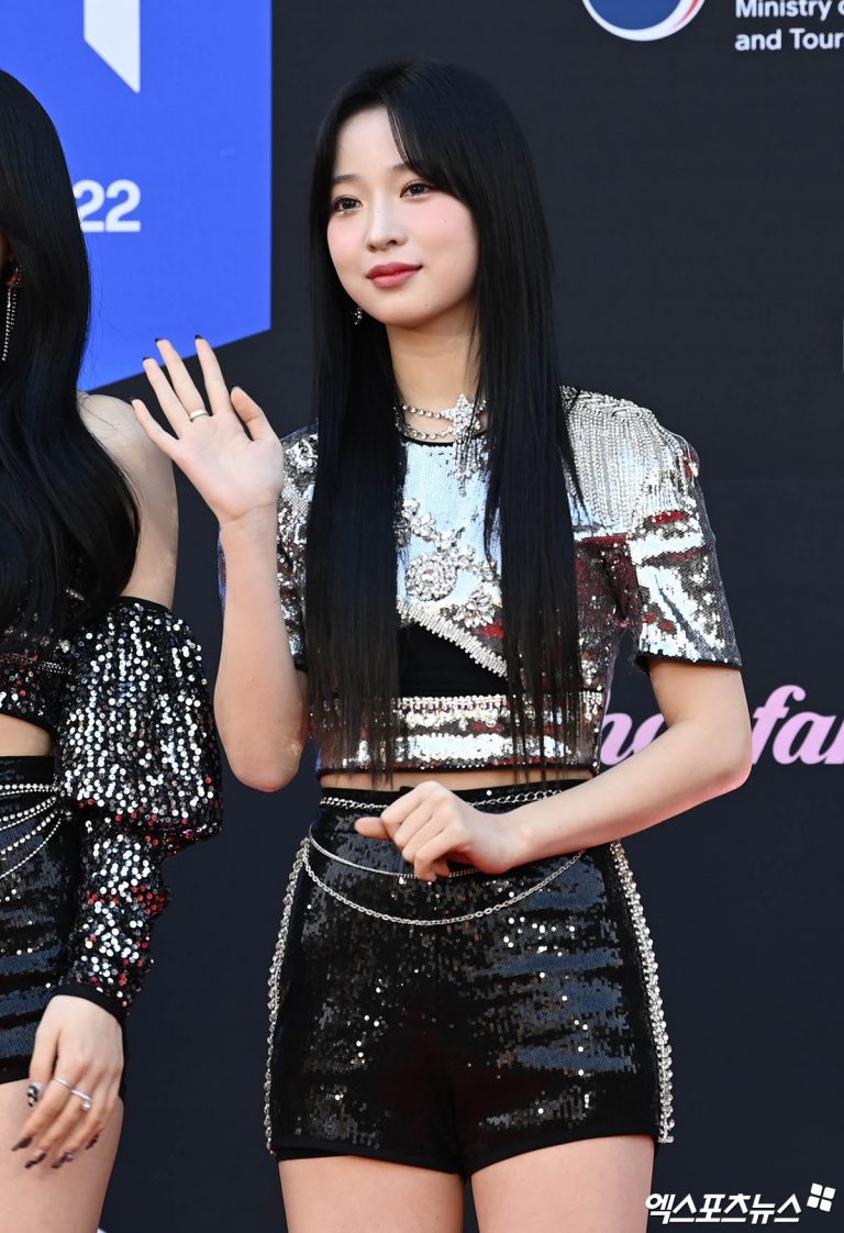 Stars Walk The Hanteo Music Awards 2022 Red Carpet | Soompi