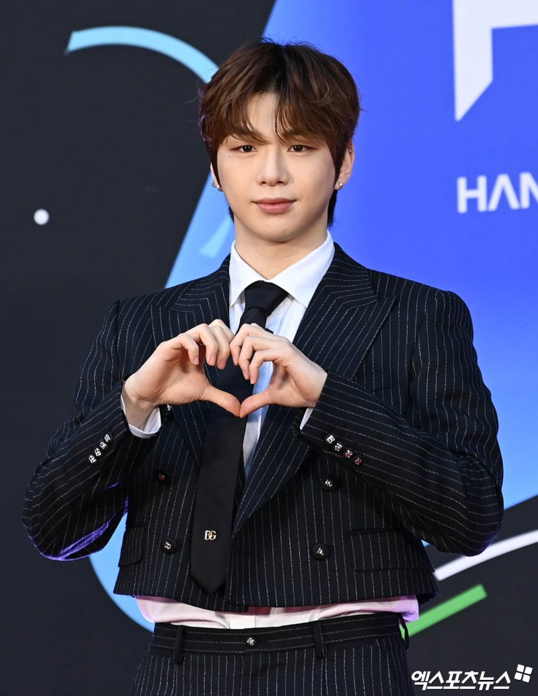 Stars Walk The Hanteo Music Awards 2022 Red Carpet | Soompi