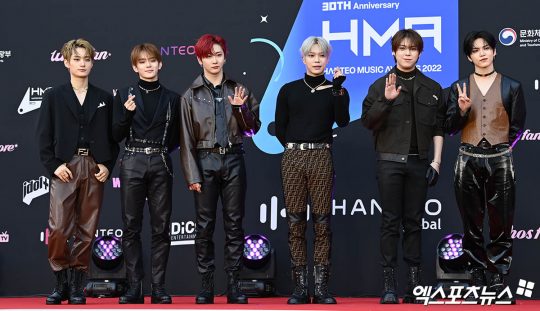 Stars Walk The Hanteo Music Awards 2022 Red Carpet | Soompi