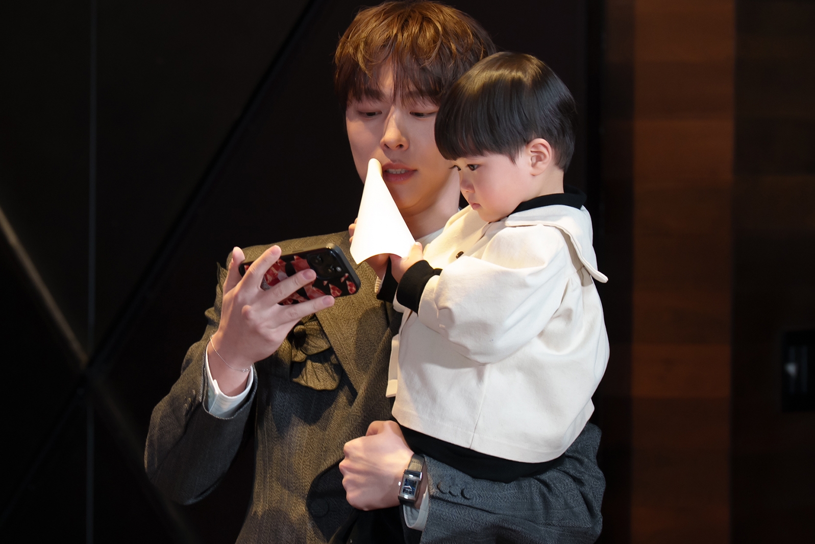 "Our Universe" Shares Adorable Photos Of Bae In Hyuk Playing With Child ...