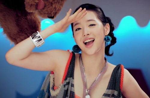 Come to Play: f(x)’s Sulli Thanks SNSD While crying | Soompi