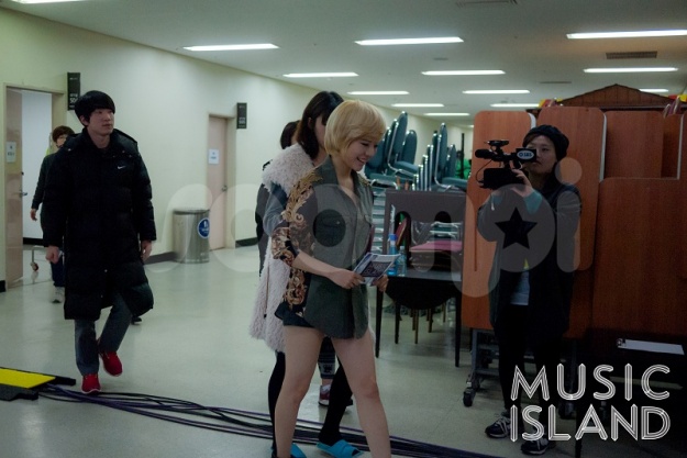 [Exclusive] BTS Photos of Sunny, B.A.P, Rainbow, and More from SBS MTV ...