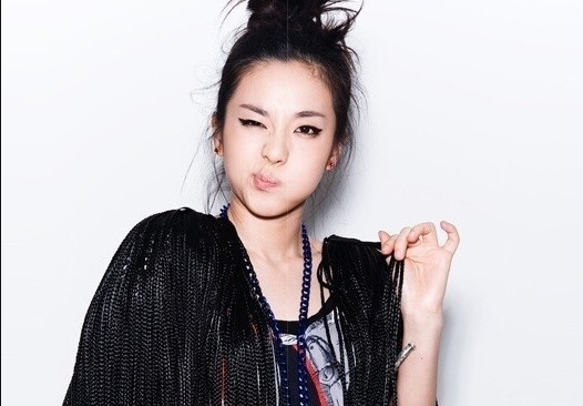 2NE1’s Sandara Shows Off her Unique Style Through New Selcas | Soompi