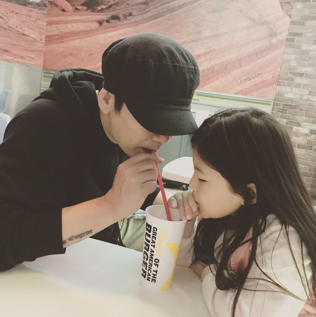 Yang Hyun Suk Comparte Una Preciosa Foto Con Su Hija Soompi