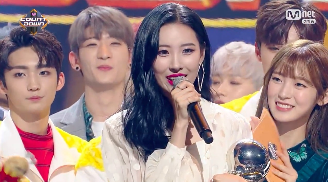 Sunmi obtiene primera victoria con “Heroine” en “M!Countdown” – Presentaciones de JBJ, Oh My ...