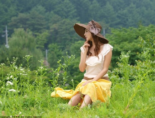Enjoying The Outdoors (Choi Yu Jung) | Soompi